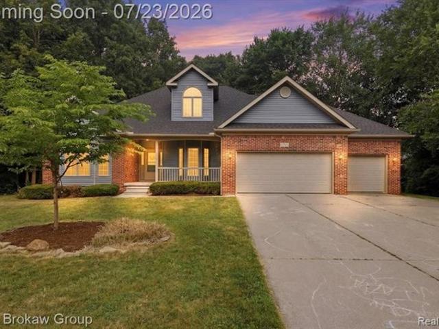 10261 Coachman Ct, Davison, MI 48423
