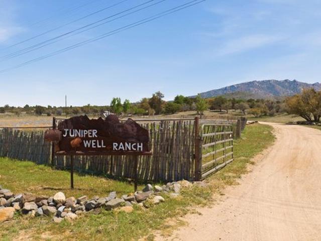 10262 W Tough Country Trl, Skull Valley, AZ 86338