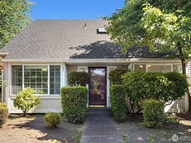 10262 NE 129th Ln, Kirkland, WA 98034