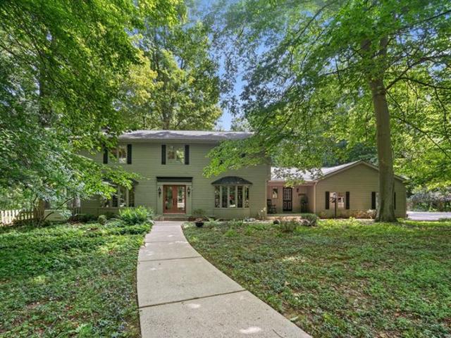 10265 Rivershore Dr SE, Caledonia, MI 49316