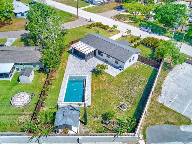 1026 Meadowlawn Dr N, Saint Petersburg, FL 33702