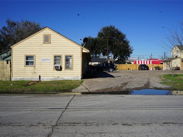 1026 Miles St, Rosenberg, TX 77471