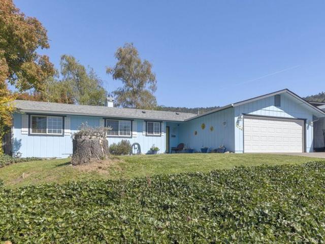 1026 NE Primrose Pl, Grants Pass, OR 97526