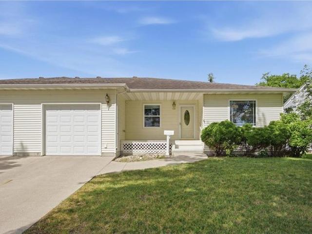 1026 Oak St N, Fargo, ND 58102
