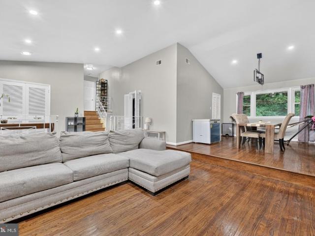 1026 Old Ford Road