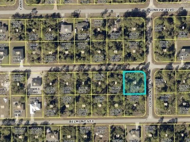 1026 Barcelona St E, Lehigh Acres, FL 33974