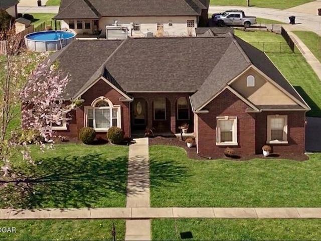 1026 Chesterfield Dr, Webb City, MO 64870