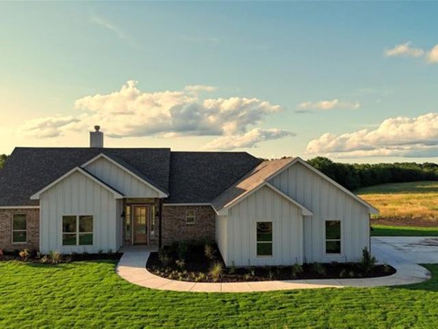 1026 County Road 1610, Lone Oak, TX 75453