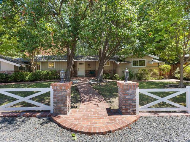 1026 Hacienda Dr