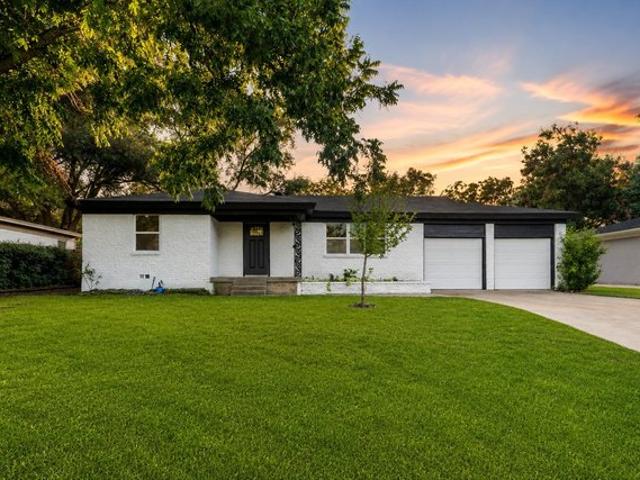 1026 Park Center St, Benbrook, TX 76126