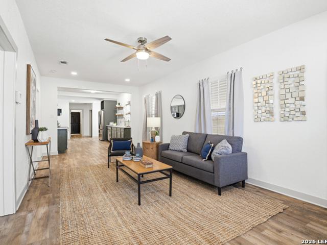 1026 W Lynwood