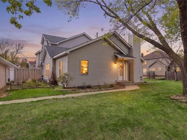10270 Arrowwood Dr, Eden Prairie, MN 55347