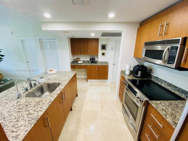 10275 Collins Ave 324, Bal Harbour, FL