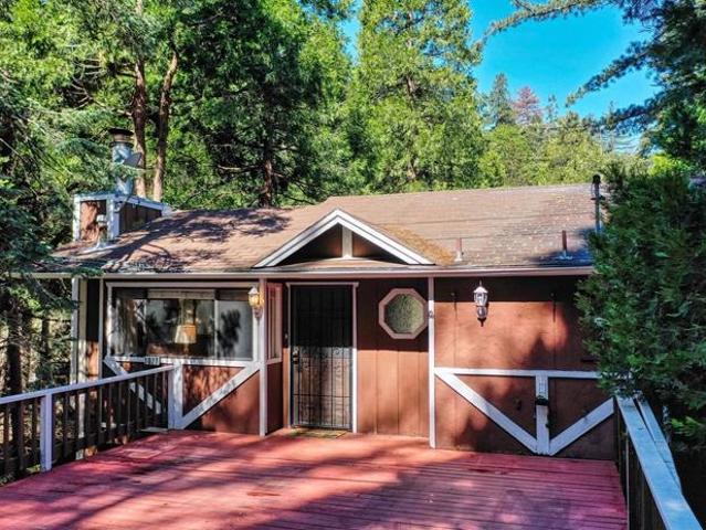 1027 Nesthorn Dr, Crestline, CA 92325