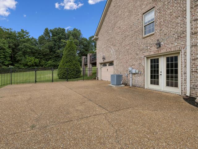 1027 Nina Dr