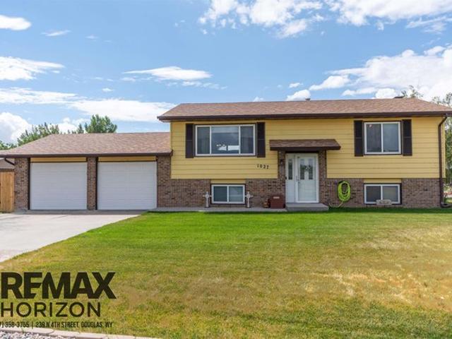 1027 Carver Dr, Douglas, WY 82633