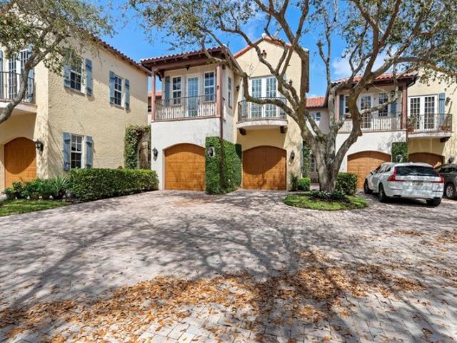 1027 Coralina Ln, Delray Beach, FL 33483