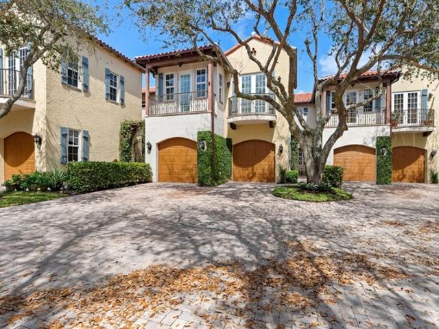 1027 Coralina Ln, Delray Beach, FL 33483