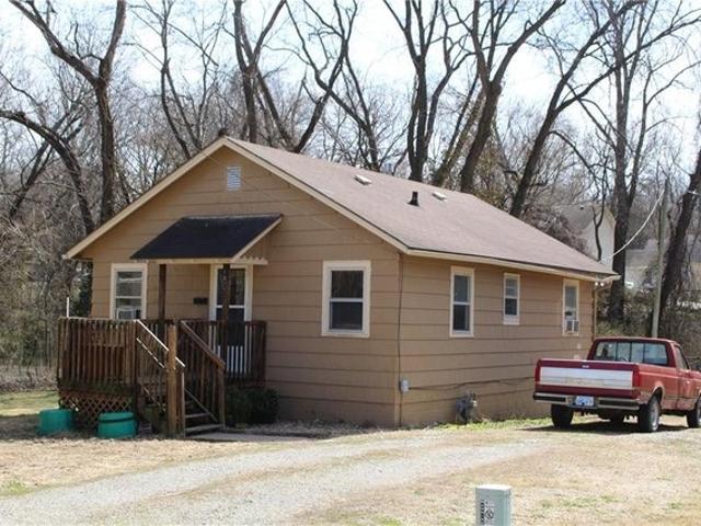 1027 Delaware St, Leavenworth, KS 66048