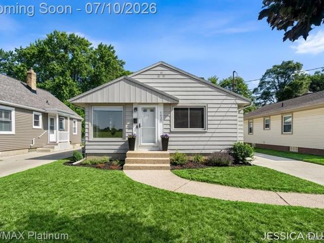 1027 Evelyn St NE, Grand Rapids, MI 49505