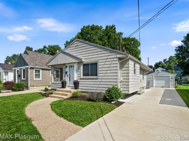 1027 Evelyn Street
