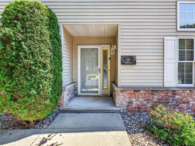 1027 e green tree court