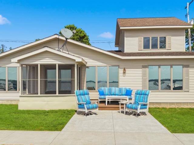 1027 E Lake Mitchell Drive