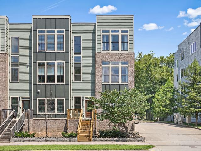 1027 E Trinity Ln # 5
