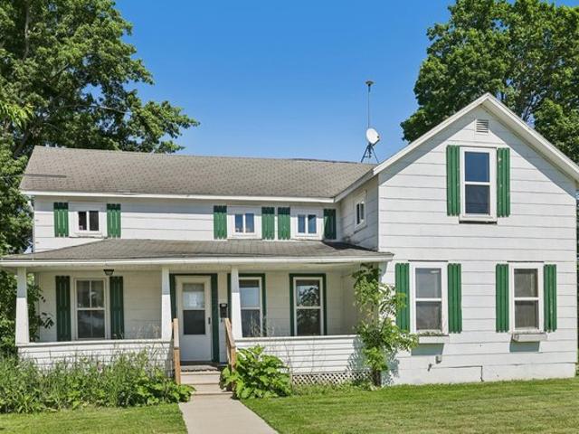 1027 Farnham St, Columbus, WI 53925