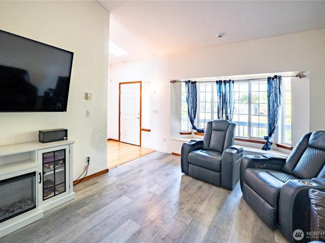1027 Franklin Drive
