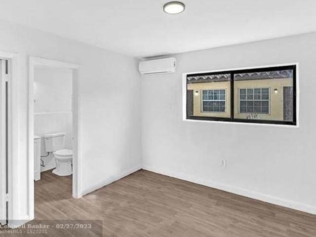 1027 SW 3rd St, Miami, FL 33130