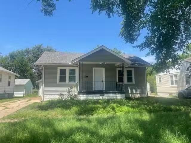 1027 S Dodge 2 Bedroom 1 Bath $895 1027 S Dodge Ave