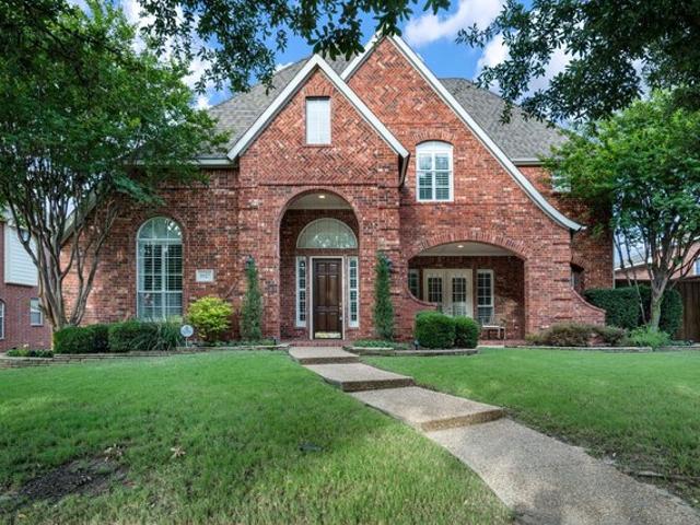 1027 Sir Lancelot Cir, Lewisville, TX 75056