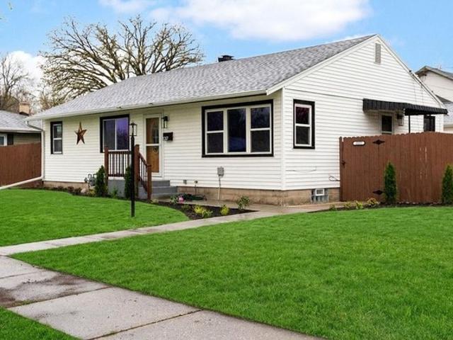 1027 Thomas St, Janesville, WI 53545