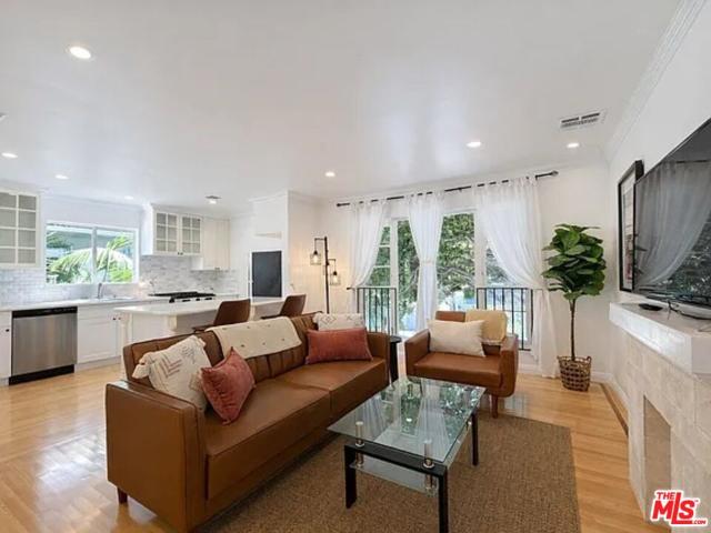 1027 20th St, Unit E, Santa Monica, CA 90403 | MLS #26712 | Compass