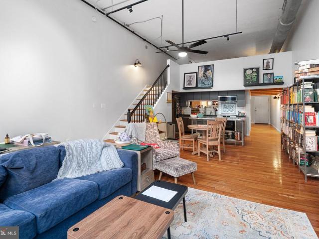 1027 31 Arch Street # 207