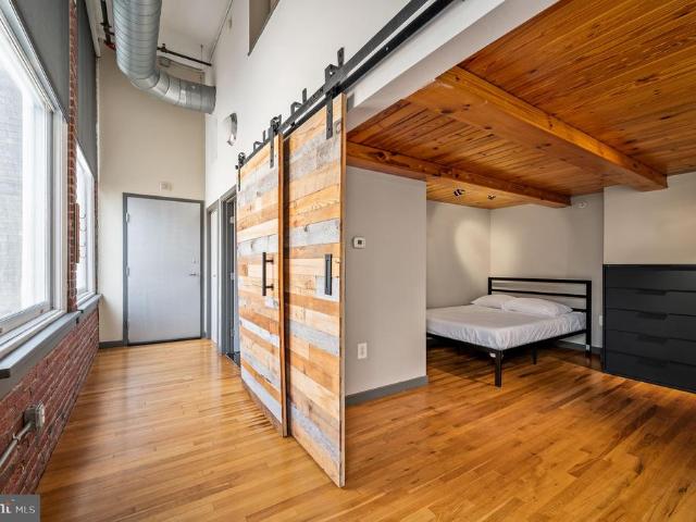 1027 31 Arch Street # 209