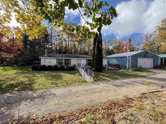 10285 Scanlon Dr, Cheboygan, MI 49721