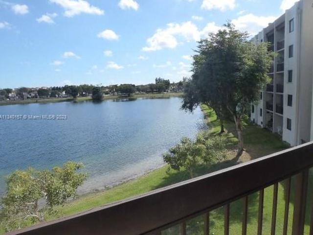 10288 9th St Cir NW #304, Miami, FL 33172