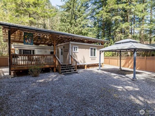 1028 Maple Ln, Sumas, WA 98295