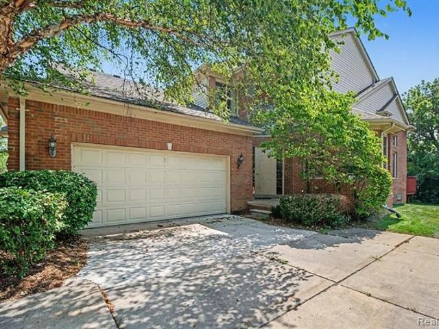 1028 Maya Ct, Troy, MI 48085