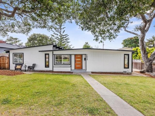 1028 McFarland Ave, Pacific Grove, CA 93950