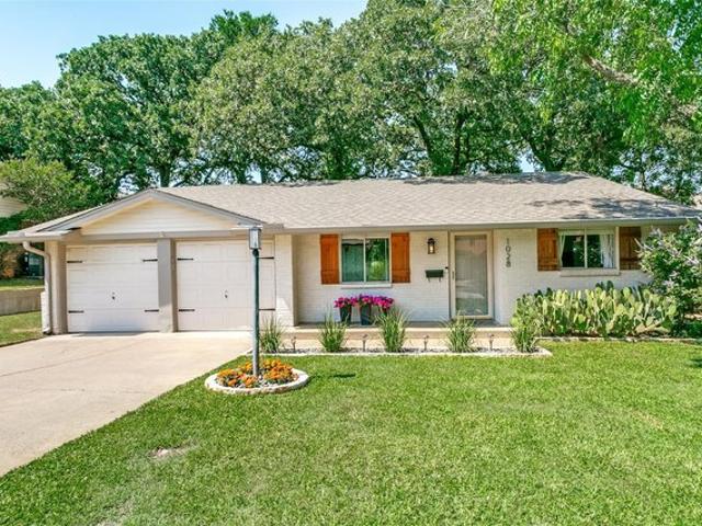 1028 Meadowbrook Dr, Grapevine, TX 76051