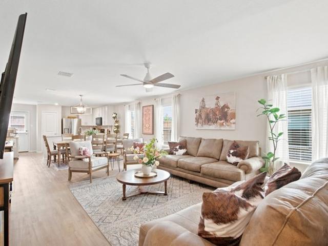 1028 Naranjos Dr, Fort Worth, TX 76052