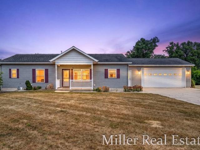 1028 Old Barn Rd, Freeport, MI 49325