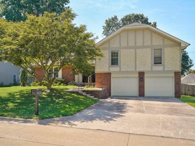 1028 E Manchester Dr, Springfield, MO 65810