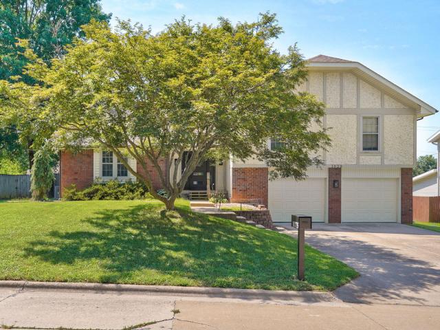 1028 E Manchester Drive