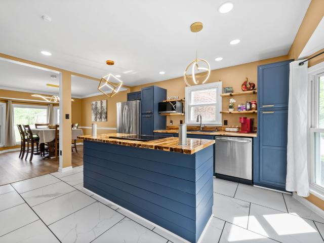 1028 Foxmoor Dr