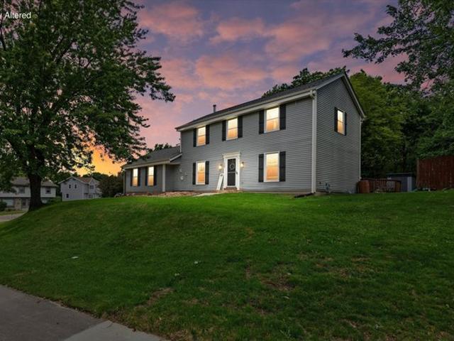 1028 S Imperial Dr, Hartland, WI 53029
