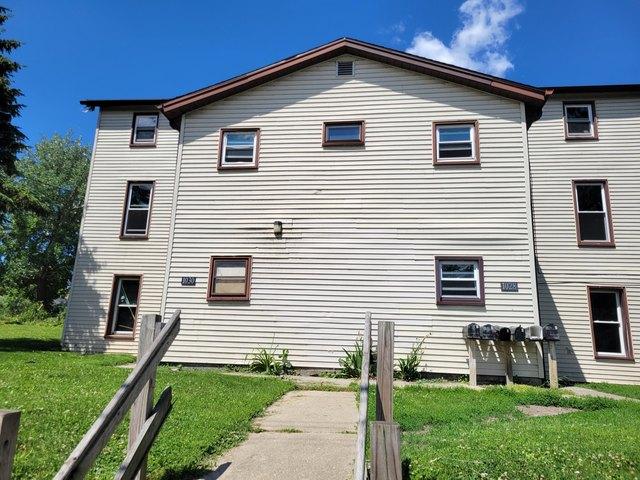 1028 S Memorial Dr, Racine, WI 53403